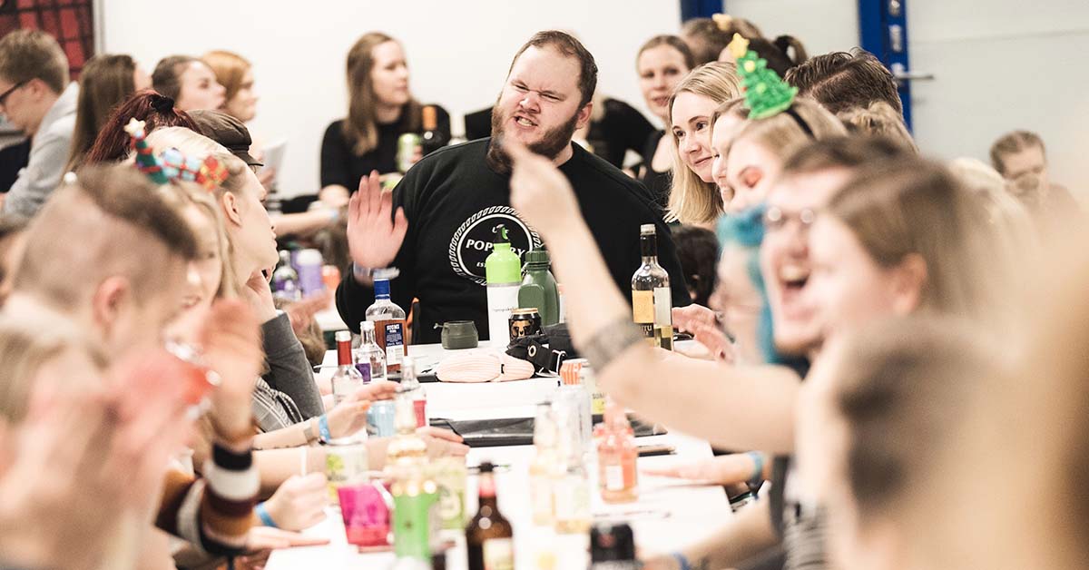 Sitsit - kolminäytöksinen komedia opiskelijaryhmälle